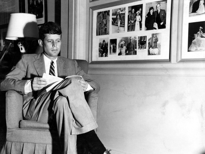 V4112 JFK JOHN Kennedy President Reading Chair Retro BW POSTER PRINT ...